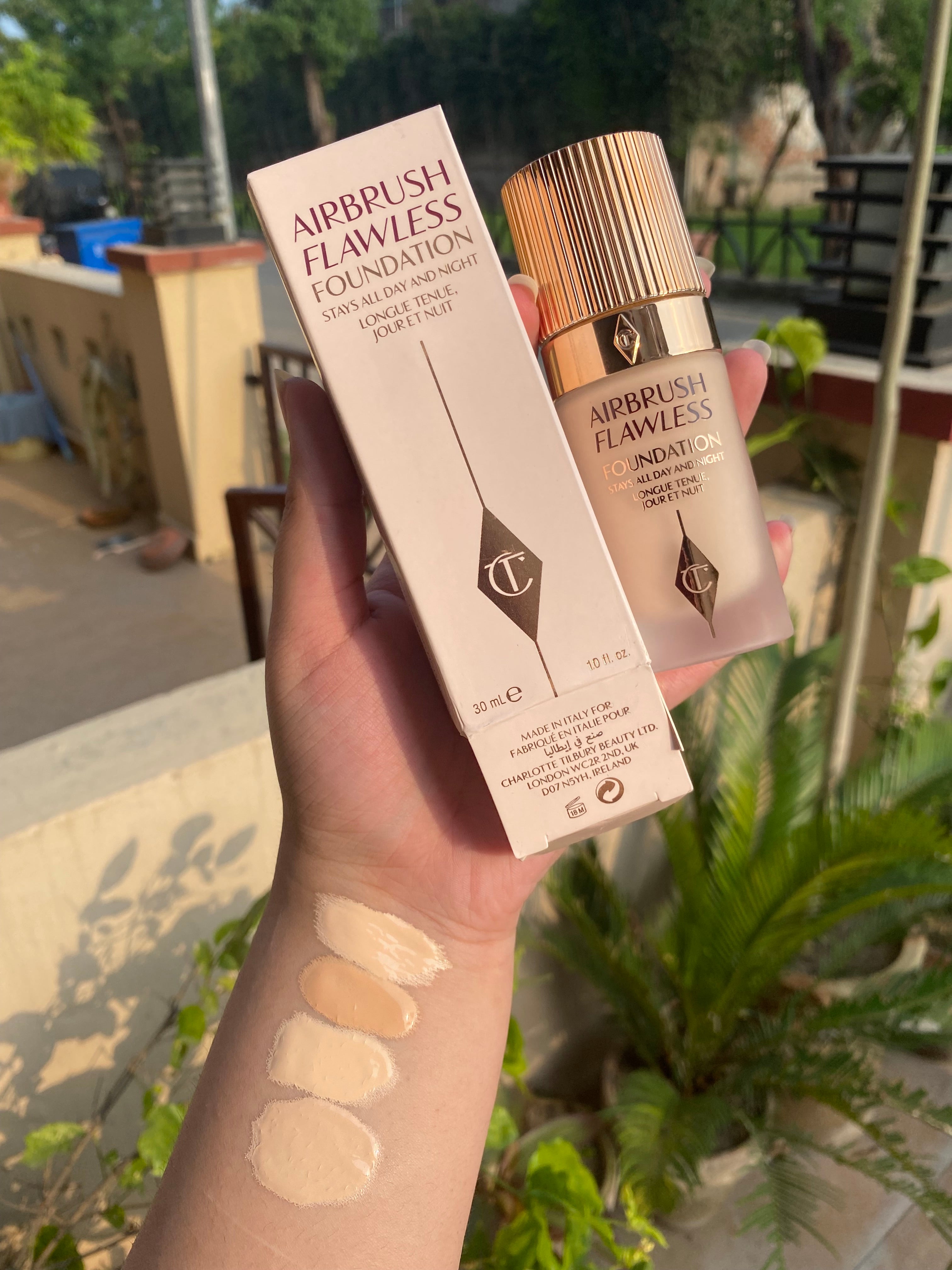 Charlotte Tilbury Air Brush Flawless Foundation Stay all day and night ...